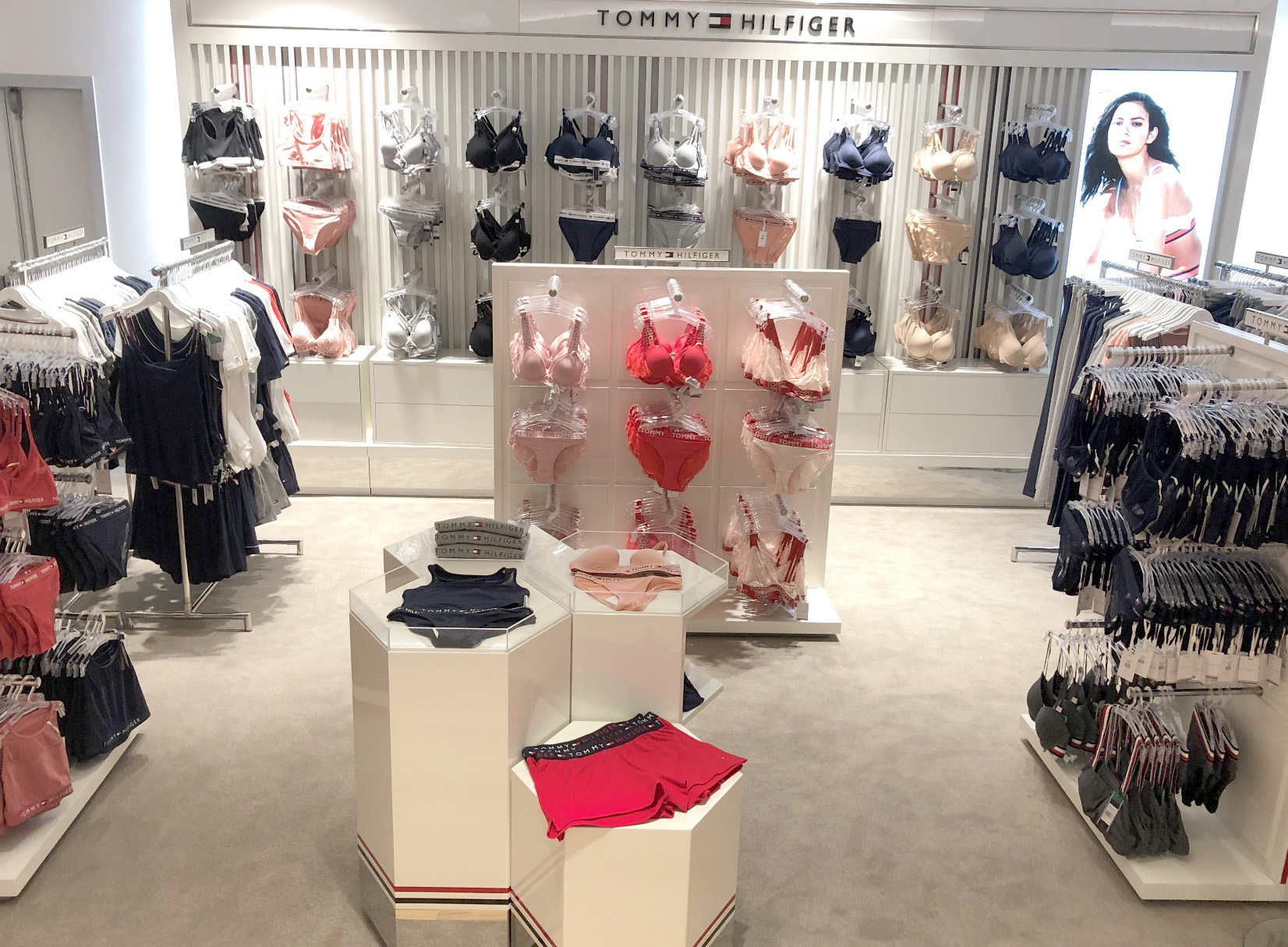 GA RETAIL SOLUTIONS | CUSTOM DESIGN